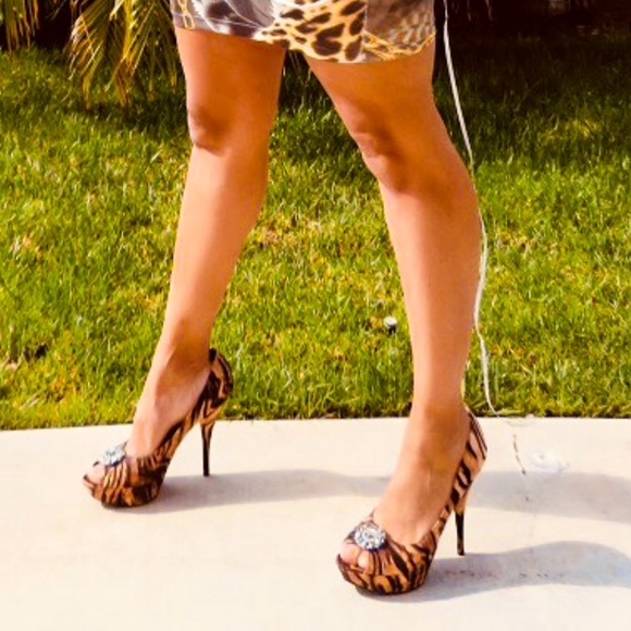 Michael | Shoes | Vintage Tiger Print Peep Toe Platform Pumps | Poshmark